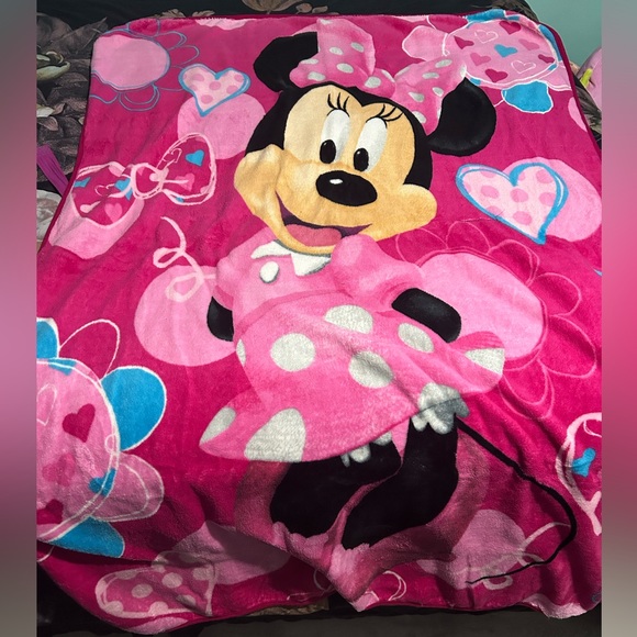 Bedding | Pink Minnie Mouse Throw Blanket | Poshmark